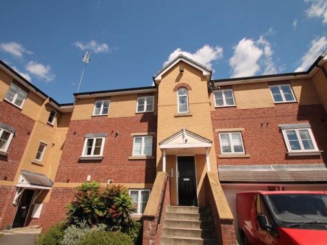 Cherry Court, Leeds 3 bed house to rent £1,885 pcm £435 pw