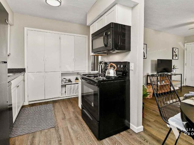 Cherry Creek: Modern 2 2 Bedroom Apartment for Rent at 2107 E Cherry St, Springfield, MO 65802