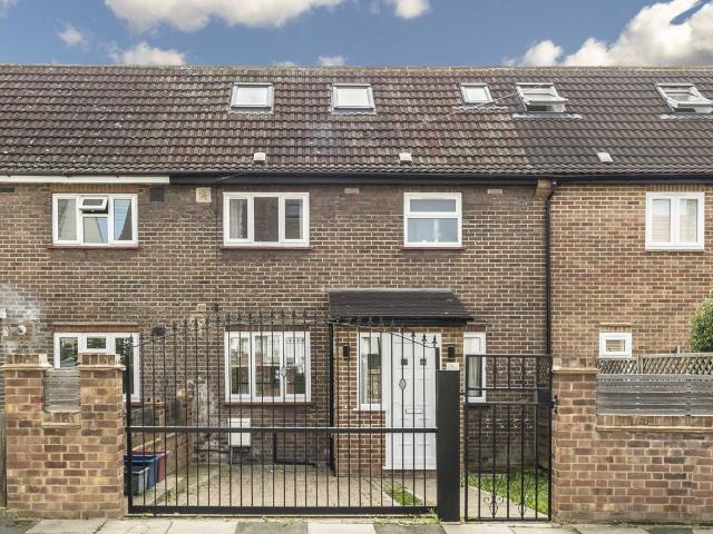 Cherry Crescent, Brentford TW8, 4 bed property to rent, £3,100 pcm | PrimeLocation