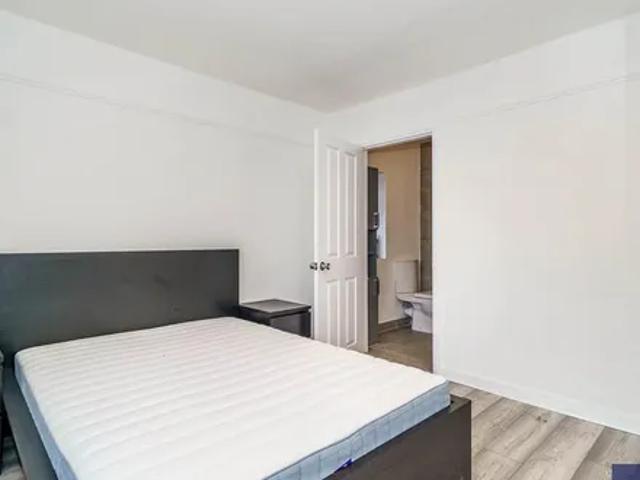 Cherry Crescent, Brentford, TW8 8NN, United Kingdom | Room for rent #140227768 | Rentberry