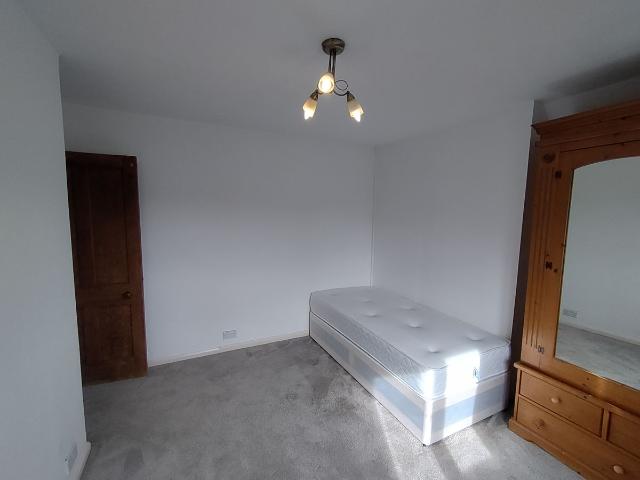 Cherry Crescent, Brentford TW8, 2 bed shared accommodation to rent, £750 pcm | PrimeLocation