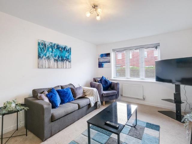 Cherry Banks, Emersons Green, Bristol 5 bed semi detached house to rent £5,000 pcm £1,154 pw