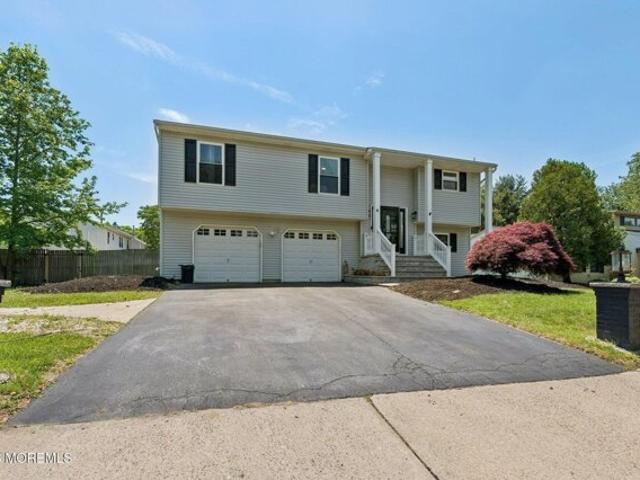 Cherry Bend Dr N, Howell, Home For Sale