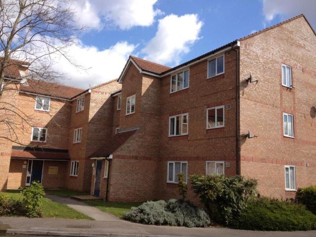 Cherry Blossom Close 2 bed flat to rent £1,650 pcm £381 pw