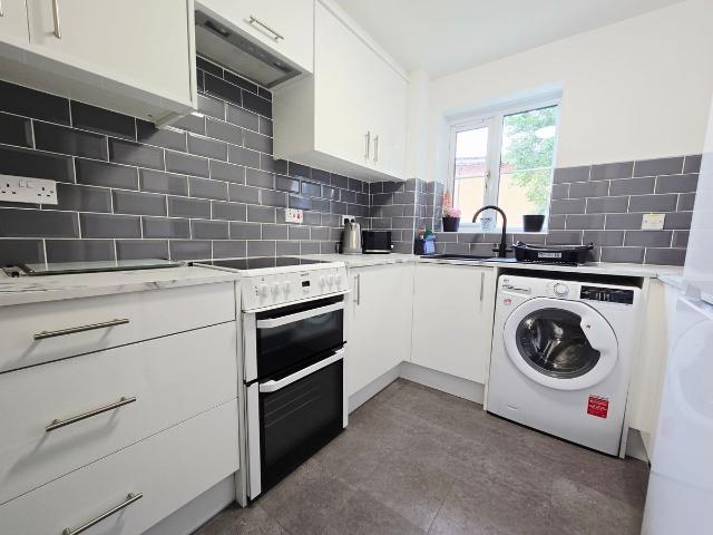 Cherry Blossom Close, London N13, 2 bed flat to rent, £1,800 pcm | PrimeLocation