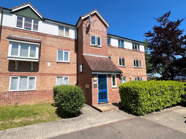 Cherry Blossom Close, Palmers Green N13, 2 bed flat to rent, £1,750 pcm | PrimeLocation