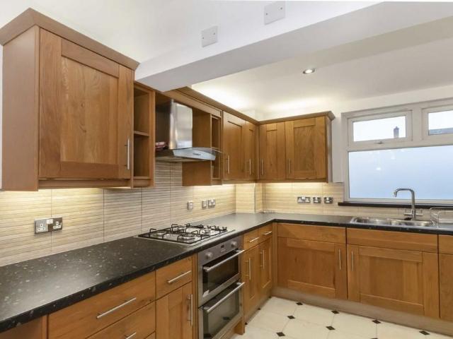 Cherry Garden Street, London SE16 2 bed flat to rent £2,100 pcm £485 pw