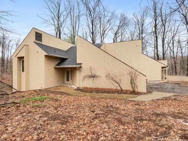 Cherry Hill Ct, Harbor Springs, Home For Sale