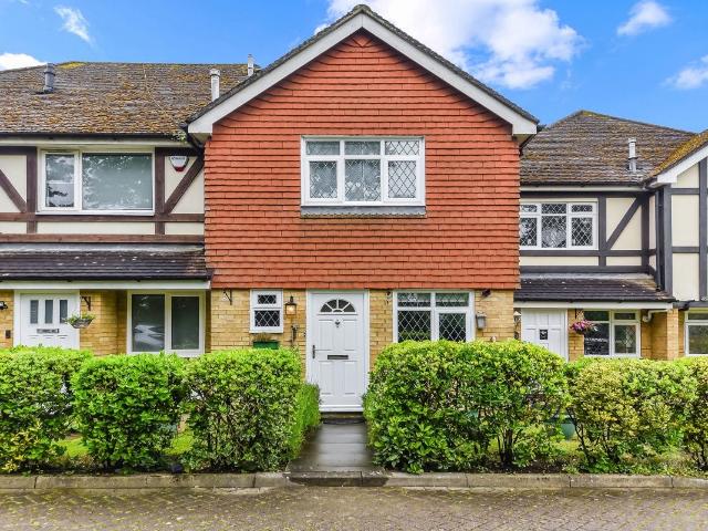 Cherry Hill, Harrow Weald, Harrow HA3, 2 bed flat to rent, £2,300 pcm | PrimeLocation