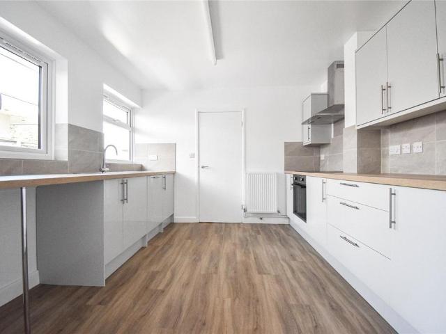 Cherry Hinton Road, Cambridge, CB1 3 bed semi detached house to rent £2,925 pcm £675 pw