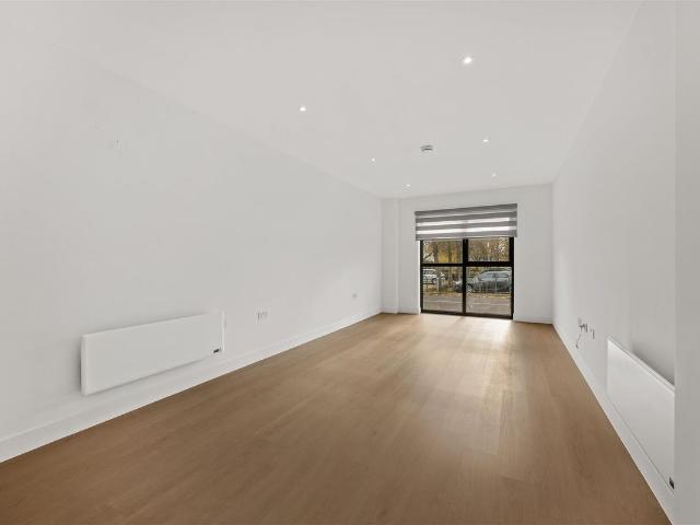 Cherry Orchard West, Kembrey Park, Upper Stratton, Swindon SN2, 1 bed flat to rent, £950 pcm | PrimeLocation