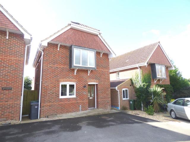 Cherry Orchard, Whitchurch RG28 3 bed detached house to rent £1,895 pcm £437 pw