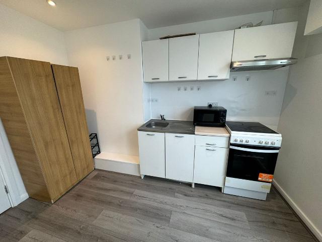 Cherry Orchard Road, Croydon CR0, Studio to rent, £1,100 pcm | PrimeLocation