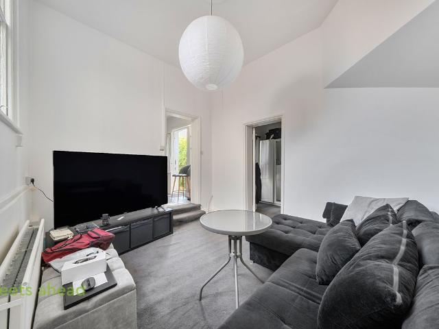 Cherry Orchard Road, Croydon CR0, 1 bed flat to rent, £1,450 pcm | PrimeLocation