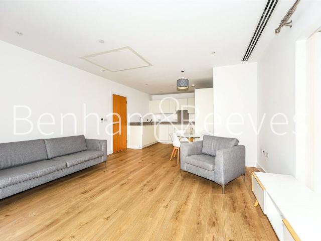 Cherry Orchard Road, Croydon CR0, 2 bed flat to rent, £2,050 pcm | PrimeLocation