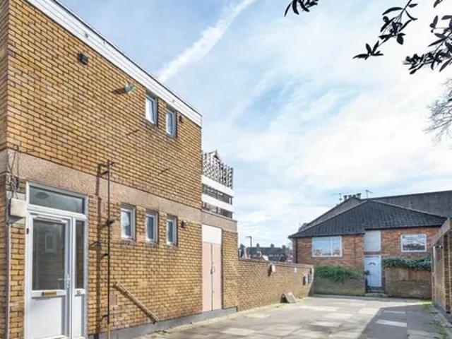 Cherry Laurel Walk, London, SW2 2DA, United Kingdom | 3 bed apartment for rent #167603361 | Rentberry