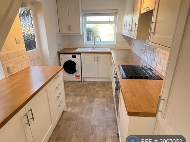 Cherry Tree Avenue, Guildford, GU2 3 bed semi detached house to rent £2,280 pcm £526 pw