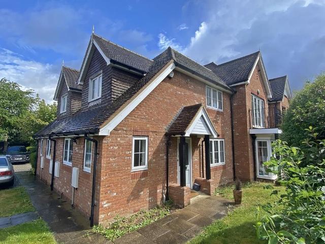 Cherry Tree Road, Beaconsfield HP9, 1 bed maisonette to rent, £1,600 pcm | PrimeLocation