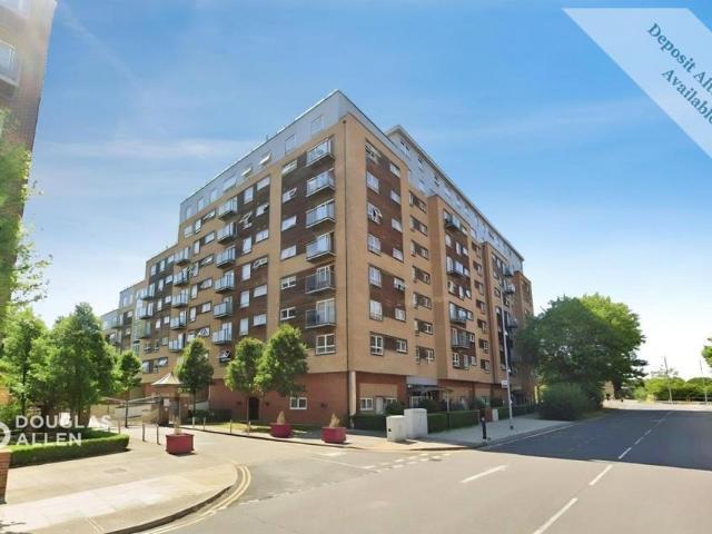 Cherrydown East, Basildon, SS16 2 bed flat to rent £1,550 pcm £358 pw