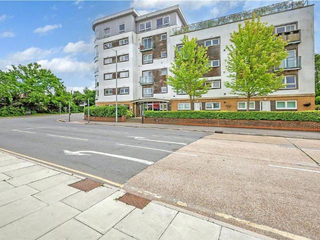 Cherrydown East, Basildon, SS16 2 bed property to rent £1,475 pcm £340 pw