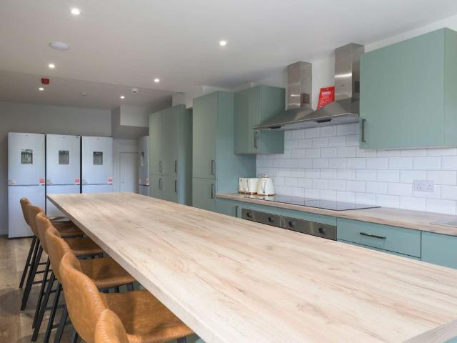 Cherwell Drive Ascot, Room 7