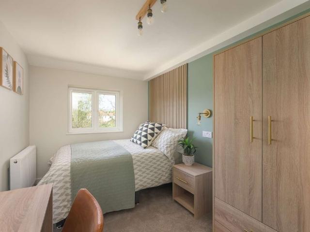 Cherwell Drive Capri, Room 6
