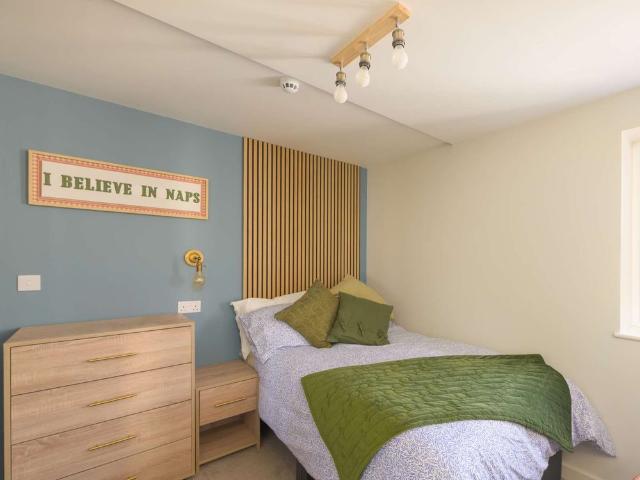 Cherwell Drive Corsica, Room 3
