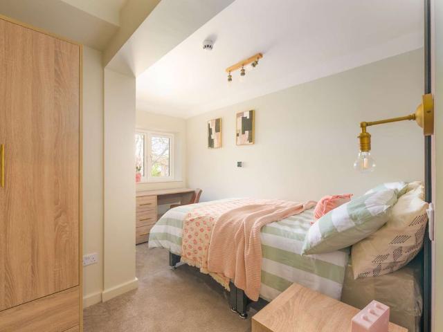 Cherwell Drive Malta, Room 8