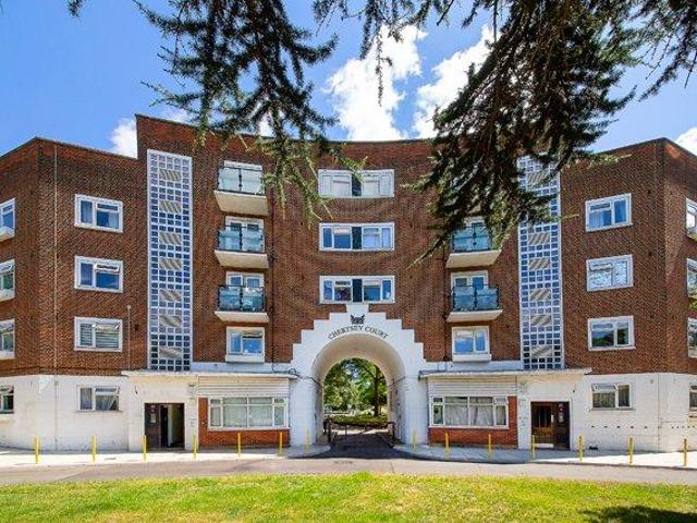 Chertsey Court, Clifford Avenue. 2 bed flat to rent £1,900 pcm £438 pw