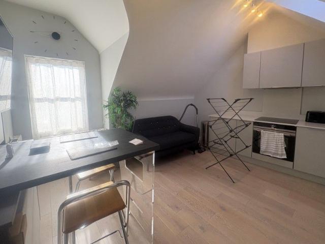 Chertsey Court, Guildford, Surrey, GU1