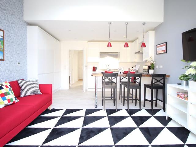 Chertsey Close, Luton, Bedfordshire LU2, Studio to rent, £725 pcm | PrimeLocation