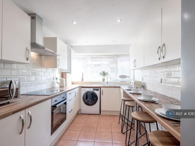 Chertsey Close, Luton, LU2 6 bed terraced house to rent £2,800 pcm £646 pw