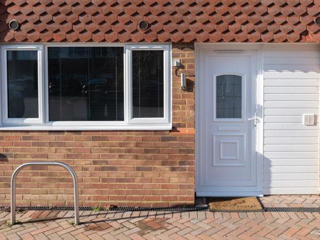 Chertsey Close, Luton LU2, Room to rent, £595 pcm | PrimeLocation