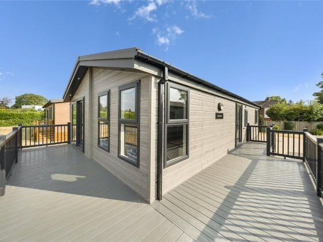 Chertsey Lane, Staines Upon Thames, Surrey TW18, 2 bed bungalow to rent, £2,000 pcm | PrimeLocation