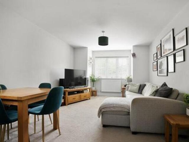 Chertsey Road, Ashford, 2 Bedroom Apartment