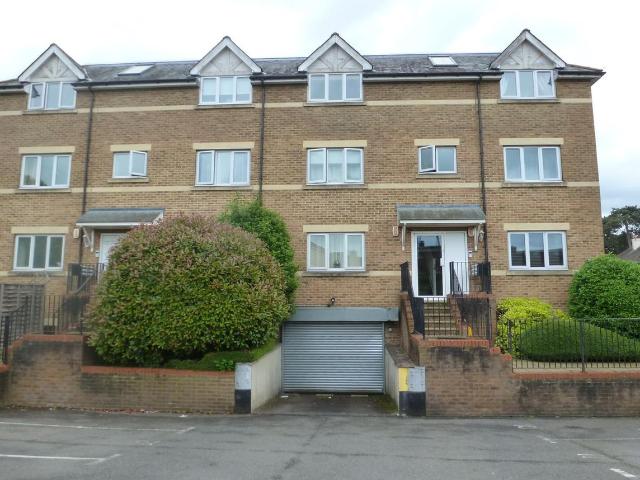 Chertsey Road, Ashford TW15, 1 bed flat to rent, £1,200 pcm | PrimeLocation