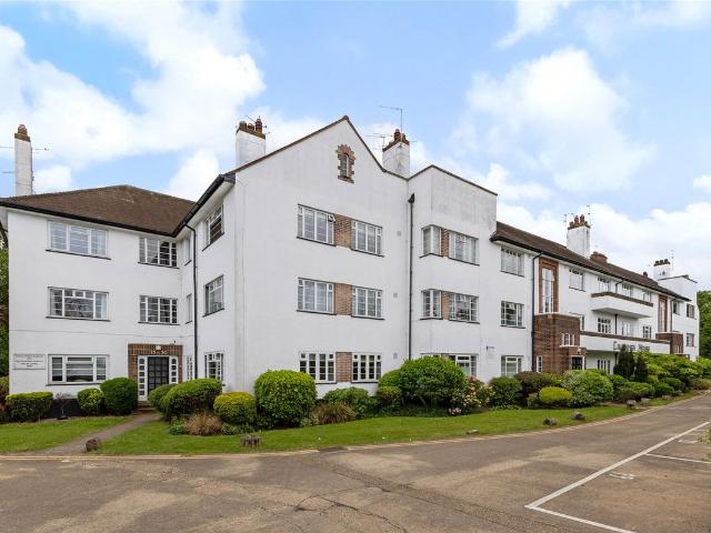 Chertsey Road, Twickenham TW1, 3 bed flat to rent, £2,600 pcm | PrimeLocation