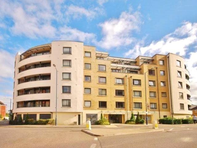 Chertsey Road, Woking GU21, 1 bed flat to rent, £1,250 pcm | PrimeLocation