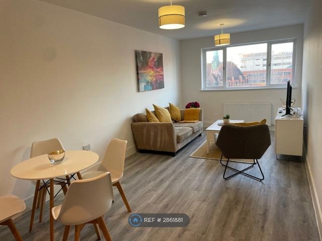 Chertsey Road, Woking GU21, 2 bed flat to rent, £1,700 pcm | PrimeLocation