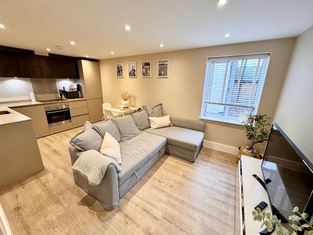 Chertsey Street, Guildford GU1, 1 bed flat to rent, £1,400 pcm | PrimeLocation