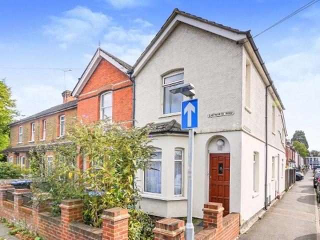 Chertsey, Surrey, KT16 1 bed apartment to rent £1,150 pcm £265 pw