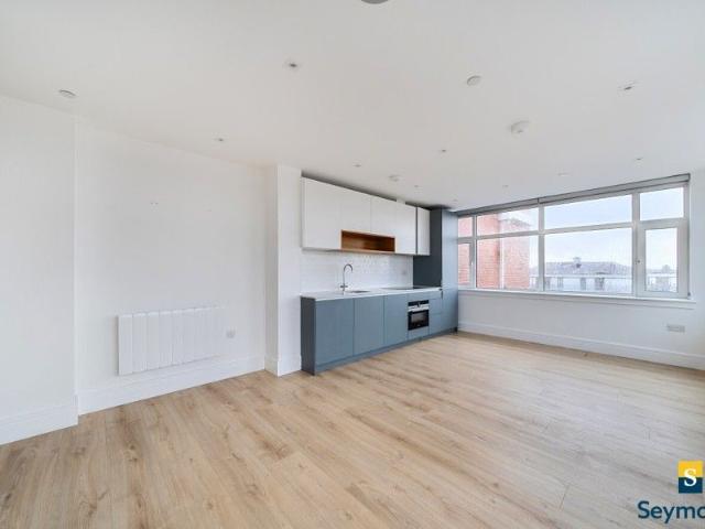 Chertsey, Surrey KT16, 1 bed flat to rent, £1,450 pcm | PrimeLocation