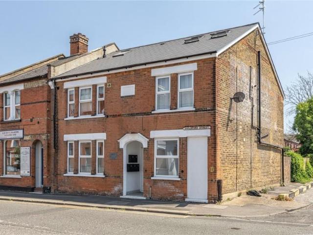 Chertsey, Surrey KT16, 1 bed flat to rent, £1,250 pcm | PrimeLocation