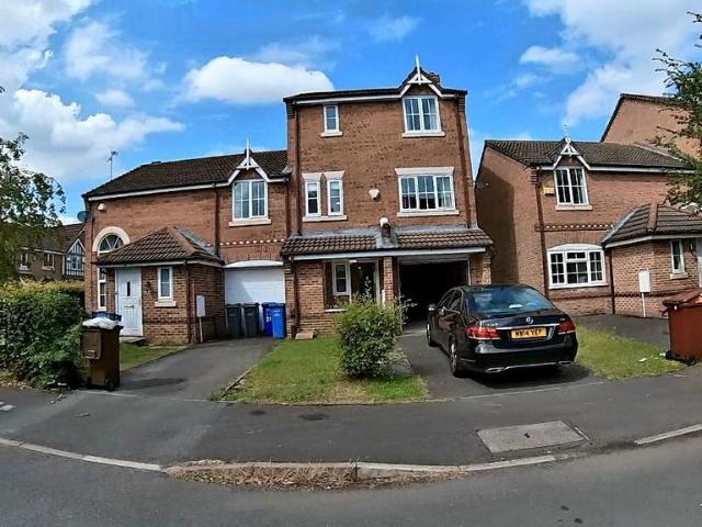 Chervil Close, Manchester 4 bed semi detached house to rent £2,427 pcm £560 pw
