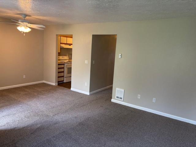 Chesapeake Pointe 2 Bedroom Apartment for Rent at 4400 Se Naef Rd, Oak Grove, OR 97267 Milwaukie Heights