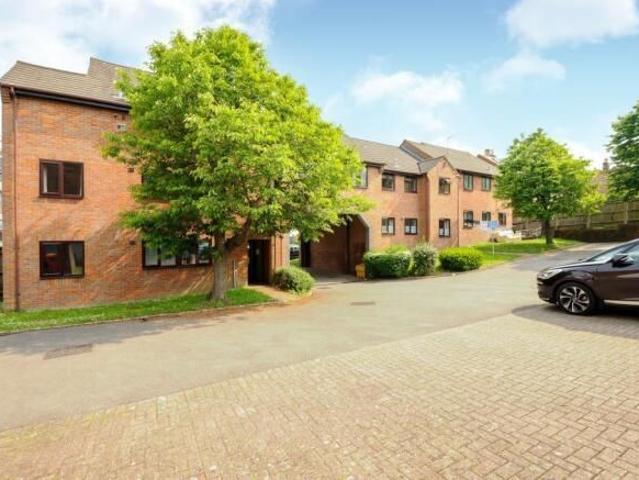 Chesham, Buckinghamshire HP5, 2 bed flat to rent, £1,400 pcm | PrimeLocation
