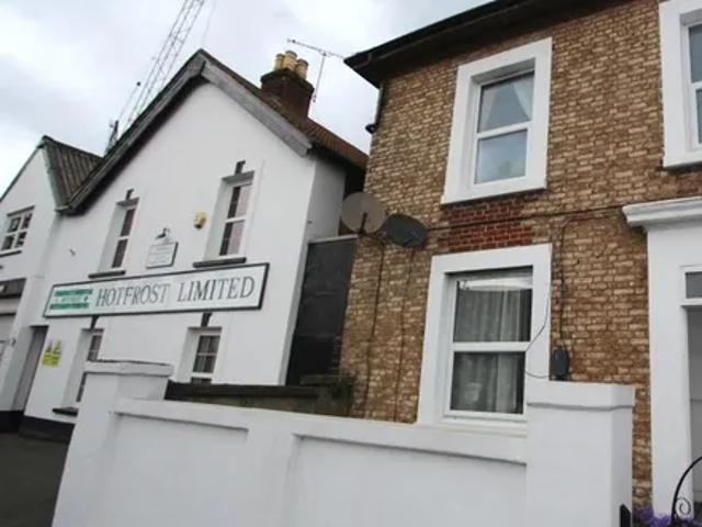 Chesham Court, Brighton Road, London, KT6 5PS, United Kingdom | 5 bed house for rent #116539137 | Rentberry