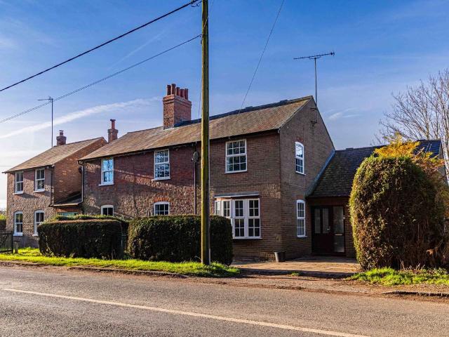 Chesham Road, Wigginton, Tring, Hertfordshire HP23, 4 bed semi detached house to rent, £2,400 pcm | PrimeLocation