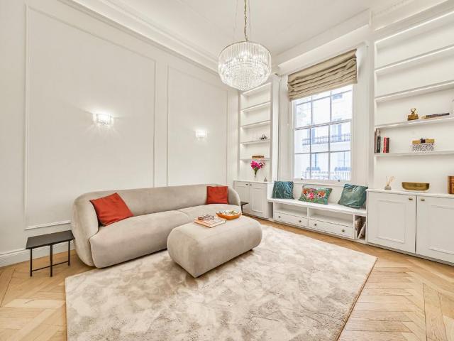 Chesham Street, Belgravia, London, SW1X 2 bed terraced house to rent £6,000 pcm £1,385 pw
