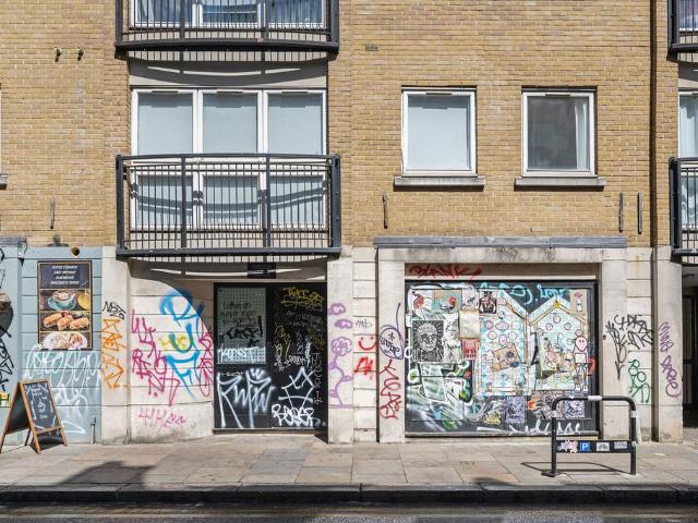 Cheshire Street, E2, Shoreditch. 2 bed flat to rent £3,600 pcm £831 pw